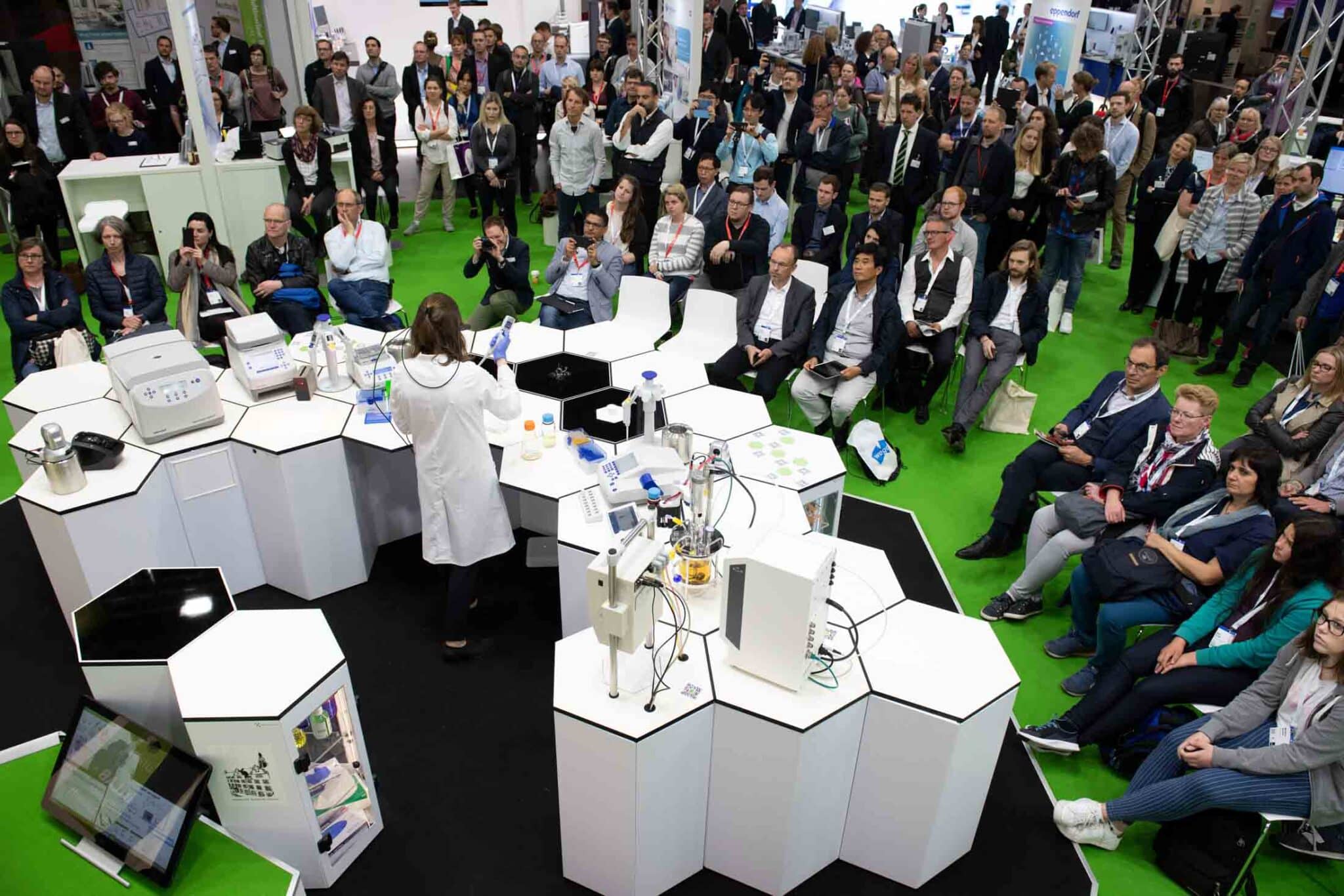 Vision für das Labor von morgen – ChemieXtra – Die Fachzeitschrift der ...